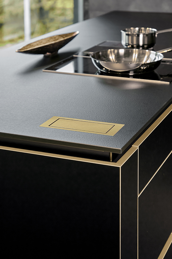 EVOline® BackFlip - With a light tap, the insert of the built-in ...