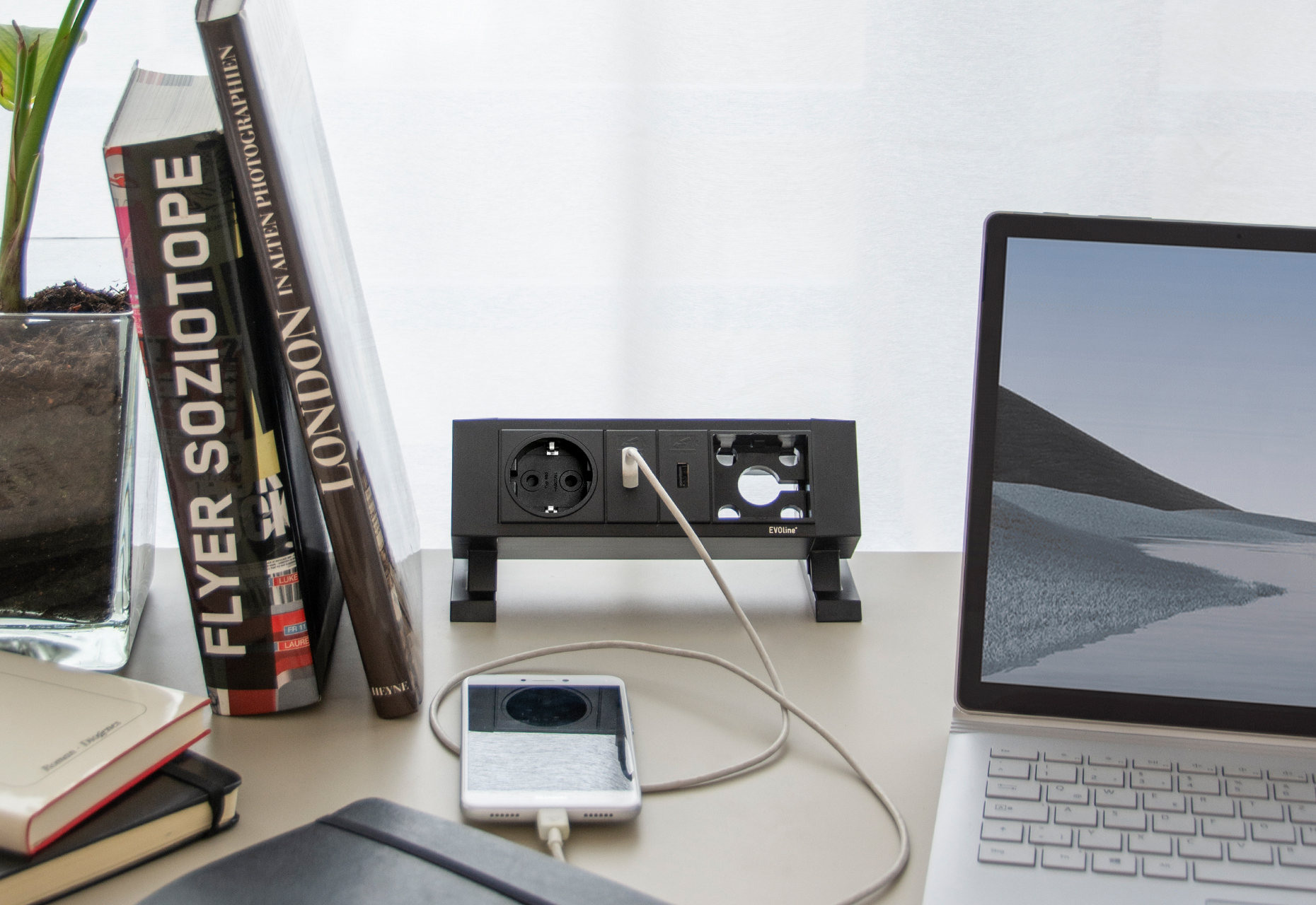 EVOline® Dock Square: conexiones de energía y datos en el lugar de trabajo – EVOline®