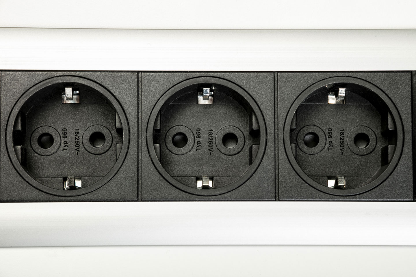 EVOline® FrameDock - Modular socket strip for furniture installation