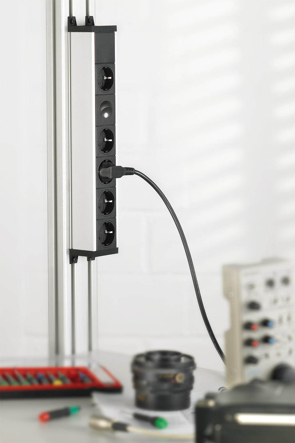 EVOline® U-Dock - The robust, secure power strip. – EVOline®