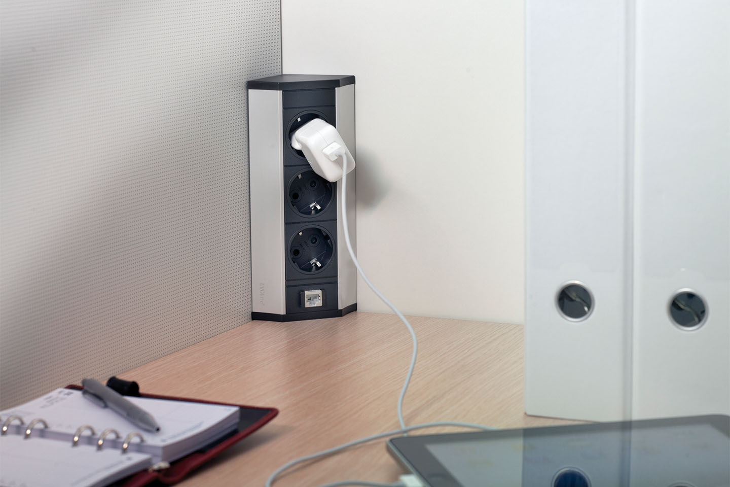 EVOline® V-Dock - The power strip for 90-degree angles – EVOline®
