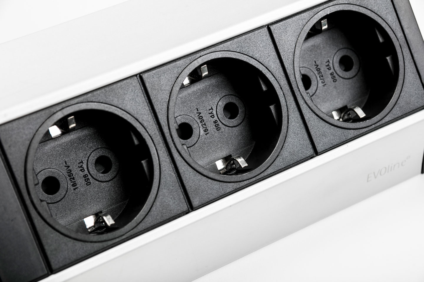 EVOline® V-Dock - Die Steckdosenleiste für 90-Grad Winkel – EVOline®